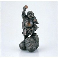 高岡銅器の逸品!縁起物で贈り物に喜ばれます。開運・縁起物・魔除けの守護神にインテリアのブロンズ置物として大変喜ばれる七福神の和風置物です。長い年月を経て受け継がれた造形美には確かな風格が息づいています。サイズ11×14×24cm個装サイズ：...