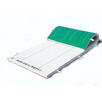 どんな床でも滑りません。指導ライン入りで吸湿性に優れ異物の混入のないフェルトと衝撃吸収性と復元性に富んだスポンジの積層型です。サイズ120×240×6cm個装サイズ：70×120×27cm重量約19kg素材・材質抗菌6号帆布、裏面ノンスリッ...