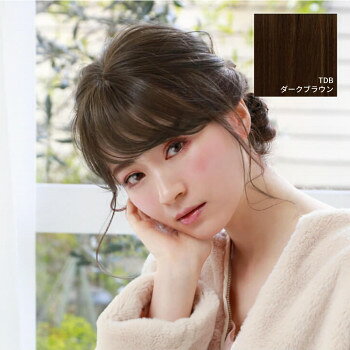柔らかい印象を醸し出す♪ゆるカールバングス。イメチェンを楽しんだり、前髪のボリュームアップ、気になる分け目や頭頂部の白髪をカバーすることも可能です!地毛とまとめてヘアアレンジもできる、万能前髪ウィッグです。こだわりのつむじ部分には、限りなく...