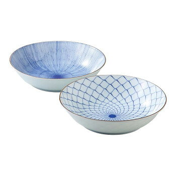贈り物やおもてなしに昔から縁起の良いとされる文様、 「網目」と「十草」の多用鉢ペアセット。パスタやカレー、冷やしうどんや蕎麦皿と様々なシーンに使えます。また、軽量素材なので使い勝手も◎。磁器製なので、電子レンジでも使用可能です。※ご使用後は...