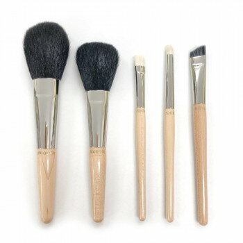 お肌とこころにいい筆を熊野筆precious5本セット。尊い、貴重な、大切な、かけがえのない、愛おしい、希少な、高価な、precious、毎日が幸せな日でありますように。サイズ個装サイズ：12.5×8.8×8.5cm重量個装重量：50g素材...