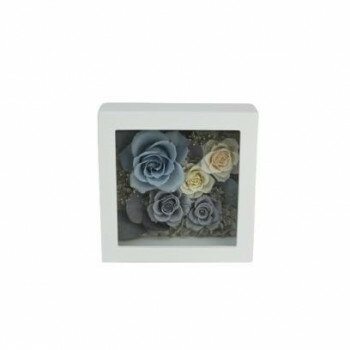 フレームタイプで飾りやすい贈り物にもぴったりなアレンジメントです。インテリアとして玄関やリビングに◎サイズW15×H15×D5.5cm個装サイズ：5.5×15.0×15.0cm重量410g個装重量：410g仕様化粧箱入生産国日本fk094i...