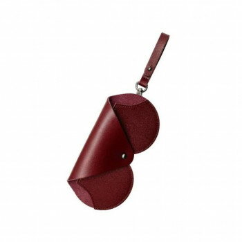 おすすめ高級感あふれるレザー仕様のアイウェアケースです。取り外しも可能なストラップ付きで、バッグにチャーム感覚で取り付けることも可能です。フタが大きく開くので出し入れもしやすく、広げるとハート型になるさりげなさも魅力です。薄型でコンパクトな...