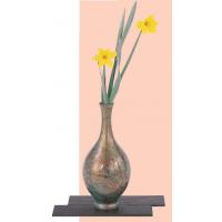 エメラルド色の青銅製花瓶です。上品なデザインに仕上げられた花器です。敷板なし。サイズ高27.5×幅13×奥行13cm個装サイズ：18×18×29.5cm素材・材質青銅製造国日本エメラルド色の青銅製花瓶です。 上品なデザインに仕上げられた花器...