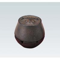 福を呼ぶ「ふくろう」香炉です。小ぶりで、まんまるとした形が可愛い、ふくろうの香炉です。縁起のいいフクロウを、さりげなくお部屋に飾るのに最適です。サイズ高7.7×幅8×奥行8.8cm個装サイズ：10×10×9cm素材・材質鋳鉄製造国日本福を呼...