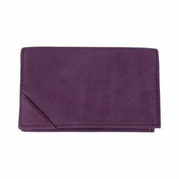 オールメイドインジャパンの名刺入れこちらの名刺入れは、表に特徴的な三角のコーナーがあり、頂いた名刺をすぐその場ではさんでおくことができます。スマートな名刺交換で第一印象に差をつけます。すっきりしたデザインかつ、マチがあるため厚手の名刺で約3...