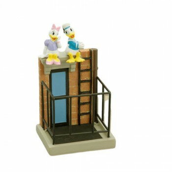古き良き時代が感じられるオールドキャラクターアイテム☆ドナルドとデイジーのステーショナリースタンドです。ステーショナリーグッズの指定席に♪サイズW8×L6.5×H14.5cm個装サイズ：9.0×10.0×16.0cm重量約220g個装重量：...