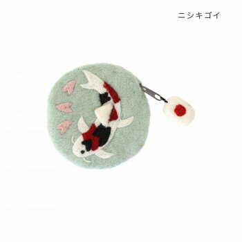 おすすめ和テイストのフェルトポーチ。海外からのお客様にも喜ばれるジャパニーズデザイン!ジッパーチャームには日の丸が付いています。細々としたものを収納するのに便利で、つい何個も欲しくなってしまうサイズ感です。1つ1つ手作業で作られるフェルトア...