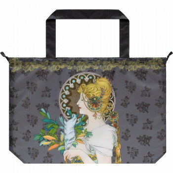 傘と同じ素材で作ったレインバッグカバー突然の雨から、大切なかばんを守ります。普段はエコバッグとして使ってください。内側のポケットにたたんで収納できるので、旅行等にもコンパクトにして持ち歩けます。サイズ展開時:W55×H38×D8cm(紐の長...