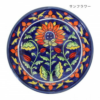 おすすめぽってりとした形がかわいらしいプリヤ。ハンドペイントの温もりあるデザインが食卓を華やかに彩ってくれます。サイズ約φ22×H4cm個装サイズ：24.7×24.6×8.6cm重量個装重量：900g生産国インドfk094igrjs
