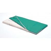 防水性のマットカバーです。防水性なので室内用のマットもこれで屋外用として使用できます。又汚れたマットに使えばきれいなマットに早変わり!丸洗いできます!サイズ90×180cm個装サイズ：30×40×10cm素材・材質防水エステル帆布製造国日本...