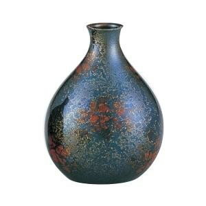 花のある暮らしを演出する花瓶です。伝統工芸師が作る重厚感あるブロンズ製花瓶。玄関・居間・和室などを華やかに演出してくれます。サイズ個装サイズ：10×10×12.3cm重量個装重量：400g生産国日本花のある暮らしを演出する花瓶です。伝統工芸...