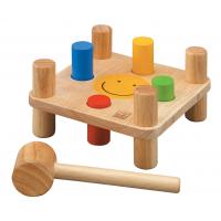 ペグを叩いて遊ぼう!ペグをたたく練習ができる、木のハンマーとペグボードのセットです。ペグを下まで叩いたら、ひっくり返して繰り返し遊ぶことができます。サイズ17.5×17.5×8.5cm個装サイズ：18.8×11.5×18.8cm重量個装重量...