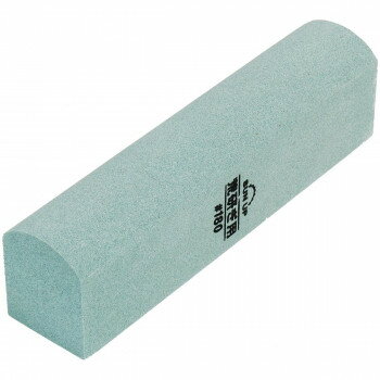 おすすめ鎌や刈込鋏、ナイフ・包丁などの刃欠け直し、角度調整などに!丸み部分は鎌や剪定鋏の刃砥ぎに適しています。サイズ135×35×30mm個装サイズ：16×4×3.6cm重量256g個装重量：260g素材・材質GC仕様粒度:180生産国中国...