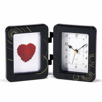 山中塗のインテリア置時計鮮やかな配色のフォトフレーム付インテリア置時計です。サイズ約21.5×9×15cm個装サイズ：15×17×7.5cm重量個装重量：330g素材・材質ABS樹脂(ウレタン塗装)仕様単3乾電池1本使用(別売)生産国日本f...