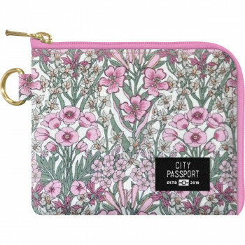 お出かけ時のオールインワンパスケース「優しさ」「キュートさ」を感じさせるレディースラインナップ。窓枠ポケット付きのコンパクトなパスケース。小銭、お札、カード、鍵など出かけるとこ気に必要なものを便利に収納できます。※ファスナーパーツはお選び頂...