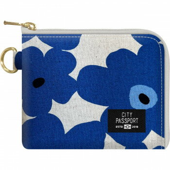 お出かけ時のオールインワンパスケース「優しさ」「キュートさ」を感じさせるレディースラインナップ。窓枠ポケット付きのコンパクトなパスケース。小銭、お札、カード、鍵など出かけるとこ気に必要なものを便利に収納できます。※ファスナーパーツはお選び頂...