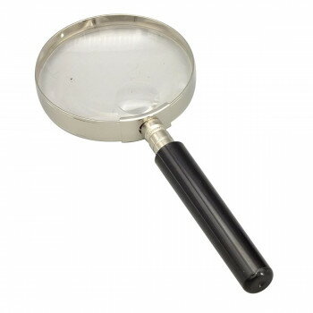 シンプルながら飽きのこないデザインの手持ちルーペですアクリルレンズ使用の軽量リーディンググラスです。高倍率小玉レンズ付きで詳しく見たい湯所を素早く拡大できます。注意事項:本品を直射日光や強い光の当たる所へ置かないでください。サイズレンズ径:...