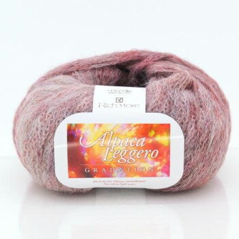 自然界に見られるグラデーションカラーアルパカ繊維のスライバーを2色用意し、その混率を徐々に変化させながら機械に送り込むことによってグラデーション効果を醸し出しています。リリヤーンに編む前の段階で撚糸工程が入ってないので、非常にソフトな風合い...