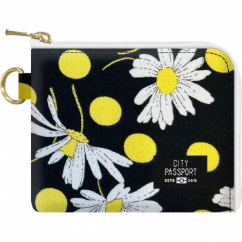 お出かけ時のオールインワンパスケース「優しさ」「キュートさ」を感じさせるレディースラインナップ。窓枠ポケット付きのコンパクトなパスケース。小銭、お札、カード、鍵など出かけるとこ気に必要なものを便利に収納できます。※ファスナーパーツはお選び頂...