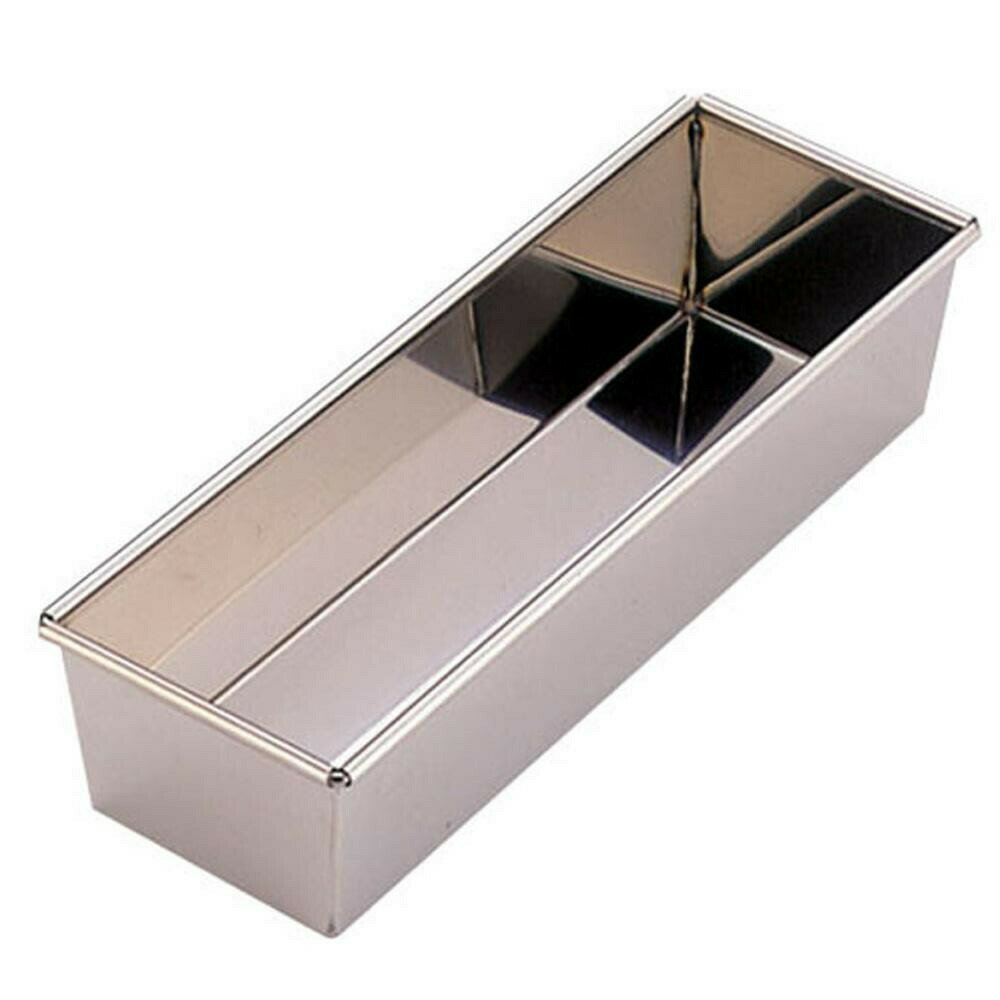 お菓子づくりにおすすめ!ステンレス製のパウンドケーキ型です。サイズ内寸245×78×H60mm、底径235×70mm個装サイズ：5.4×25.2×8.8cm重量個装重量：380g仕様板厚0.8mm生産国日本お菓子づくりにおすすめ!ステンレス...