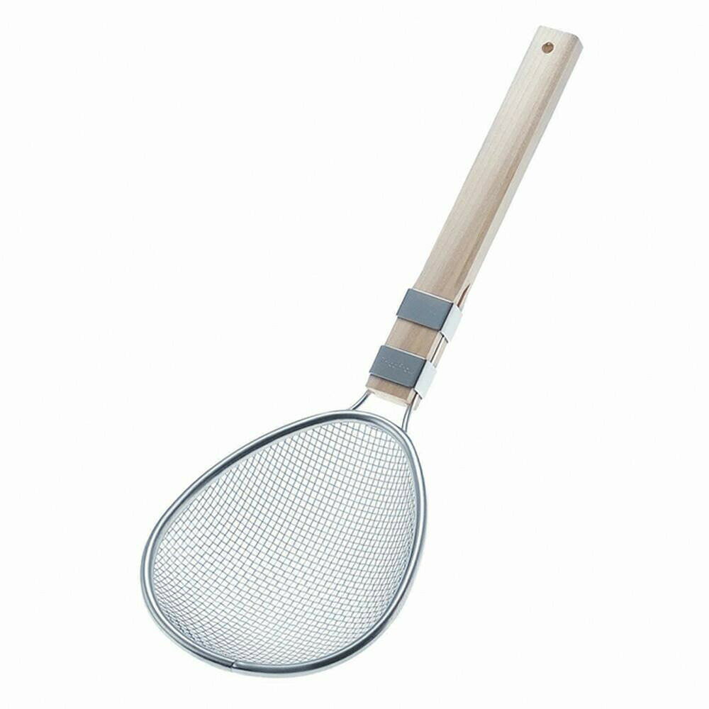 食材の水切りにおすすめ!木柄のすいのうです。サイズアミ部分:縦190×横160mm、全長456×深さ49mm個装サイズ：7.8×46×16.2cm重量個装重量：282g素材・材質18-8アミ・6.5メッシュ生産国中国食材の水切りにおすすめ!...