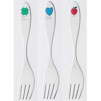 クローバーやハートやりんごがアクセントのカトラリー!丸みがあって手にフィットしやすいカトラリーです。サイズ個装サイズ：19×30×10cm重量個装重量：600g素材・材質本体:18-8ステンレス、装飾:エポキシ樹脂仕様食洗機:非対応製造国日...