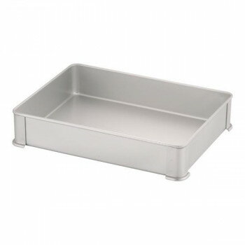 おすすめ硬質アルミ製・アルマイト加工による軽くて丈夫な業務用バットです。餃子バットとも呼ばれ、食品の仕込みや保存に最適。複数段を重ね置きできるスタッキング仕様で、大量調理にも対応します。サイズ414×312×80mm個装サイズ：41×18×...