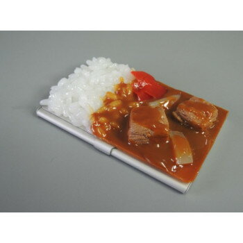みんな大好きカレーライス!カレーライスをつけた斬新な名刺ケース。お世話になった先輩や、頑張っている後輩へのプレゼントに♪こんなにユニークな名刺ケースだと商談もきっとにこやかに♪サイズ約93×60×20mm個装サイズ：12×11×2cm重量約...