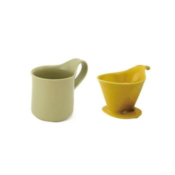 お手軽ドリップコーヒーセットお手軽にドリップコーヒーを始められます。誰でも簡単に美味しいコーヒーを淹れられるので、プレゼントにもオススメです。※同色のセットでも焼成窯の違いで、多少の色の差がある場合があります。※全ての製品が均一ではない個体...