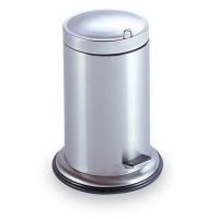 ステンレス製の蓋つまみ付ペダルボックス場所に合わせたタイプをお選びください。中容器付き。サイズ筒直径16.8×底直径21.8×高さ29.5cm個装サイズ：17×22×30cm重量1000g個装重量：1000g素材・材質ステンレス仕様中容器:...