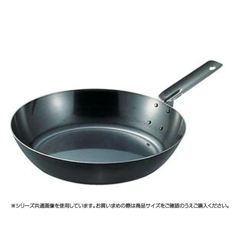 幅広くお使いいただけます。柄の短いオーブン用のフライパンです。サイズ内径340×深さ68mm、底径235mm個装サイズ：36.0×51.0×10.0cm重量2.10kg個装重量：2400g仕様IH対応板厚:2.3mm柄長:200mm生産国日...