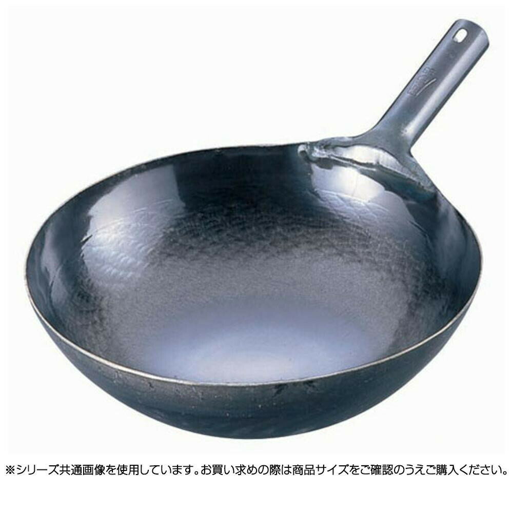 幅広くお使いいただけます!使えば使うほど、油馴染みがよく、使いやすくなる片手中華鍋です。サイズ内径30cm×深さ90mm個装サイズ：32.0×47.0×12.0cm重量1260g個装重量：1550g仕様板厚:1.6mmガス火専用生産国日本幅...