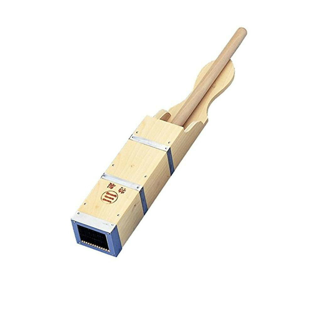 ところてん突き!業務用のところ天突きです。サイズ内幅65×内奧行55×全長405mm個装サイズ：6.2×47.8×7.2cm重量個装重量：360g素材・材質天然木仕様1マスの大きさ:約3mm×3mm生産国日本ところてん突き!業務用のところ天...