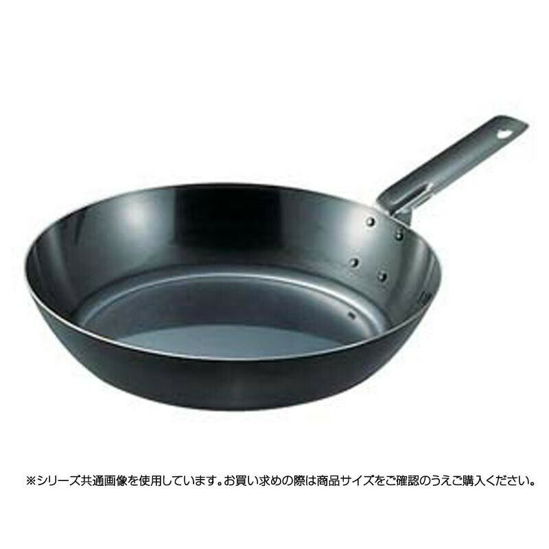 幅広くお使いいただけます。柄の短いオーブン用のフライパンです。サイズ内径241×深さ47mm、底径175mm個装サイズ：26.0×41.0×7.0cm重量1.06kg個装重量：1350g仕様IH対応板厚:2.3mm柄長:120mm生産国日本...