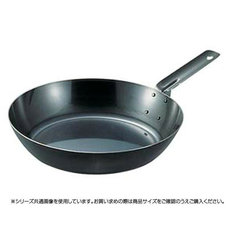 幅広くお使いいただけます。柄の短いオーブン用のフライパンです。サイズ内径321×深さ64mm、底径230mm個装サイズ：34.0×49.0×9.0cm重量1.80kg個装重量：2100g仕様IH対応板厚:2.3mm柄長:135mm生産国日本...