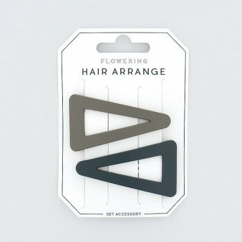 ヘアアレンジをぐんとお洒落に魅せてくれるトップピン!前髪やローポニーにパチンとプラスするだけで簡単に垢抜けヘアの完成!マットな質感と落ち着いたカラーが可愛くなりすぎずにアレンジの主役に。※再生産ごとに色ブレが発生する場合があります。サイズ約...