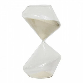 新しい形状と美しさを持つガラス製砂時計従来のドロップ型とは一線を画す、彫刻的なデザインが特徴です。どんなインテリアにも調和し、空間に洗練されたアクセントを加えます。サイズW135×H250×D135mm個装サイズ：29.8×17.7×17....