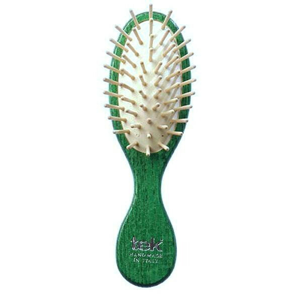 木製ピンを採用した、髪と地肌に優しいヘアブラシ☆イタリアの職人が一つ一つ手作りした、髪と頭皮に優しいヘアブラシ。木製ピンの先端は丸く磨かれとってもなめらか♪頭皮をタッピングすると天然ゴムと木の台座の中間の空気がクッションとなり、木製ピンが頭...