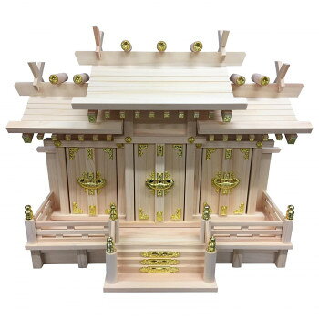 従来型の三社タイプの神棚お神札は欄干と扉をそれぞれ外して納めます。左右扉にはお神札は入りません。【注意事項】※自然素材のためヤニが発生する場合がございますが、品質に問題はございません。※発生した場合の対処方法…エタノール(その他アルコールや...