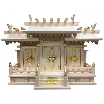従来型の三社タイプの神棚お神札は裏屋根を外して納めます。【注意事項】※自然素材のためヤニが発生する場合がございますが、品質に問題はございません。※発生した場合の対処方法…エタノール(その他アルコールやシンナー)でおふき取りください。完全にと...