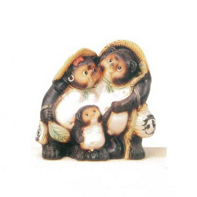 災難を避けるといわれ、家を守る役目も果たします。たぬきは、「他を抜く」という意味で繁栄の縁起物。信楽狸には、傘、目、顔、腹、尾、通、徳利、金袋、それぞれの部分に縁起の良い意味があり、八相縁起と呼ばれています。サイズW330×D210×H33...