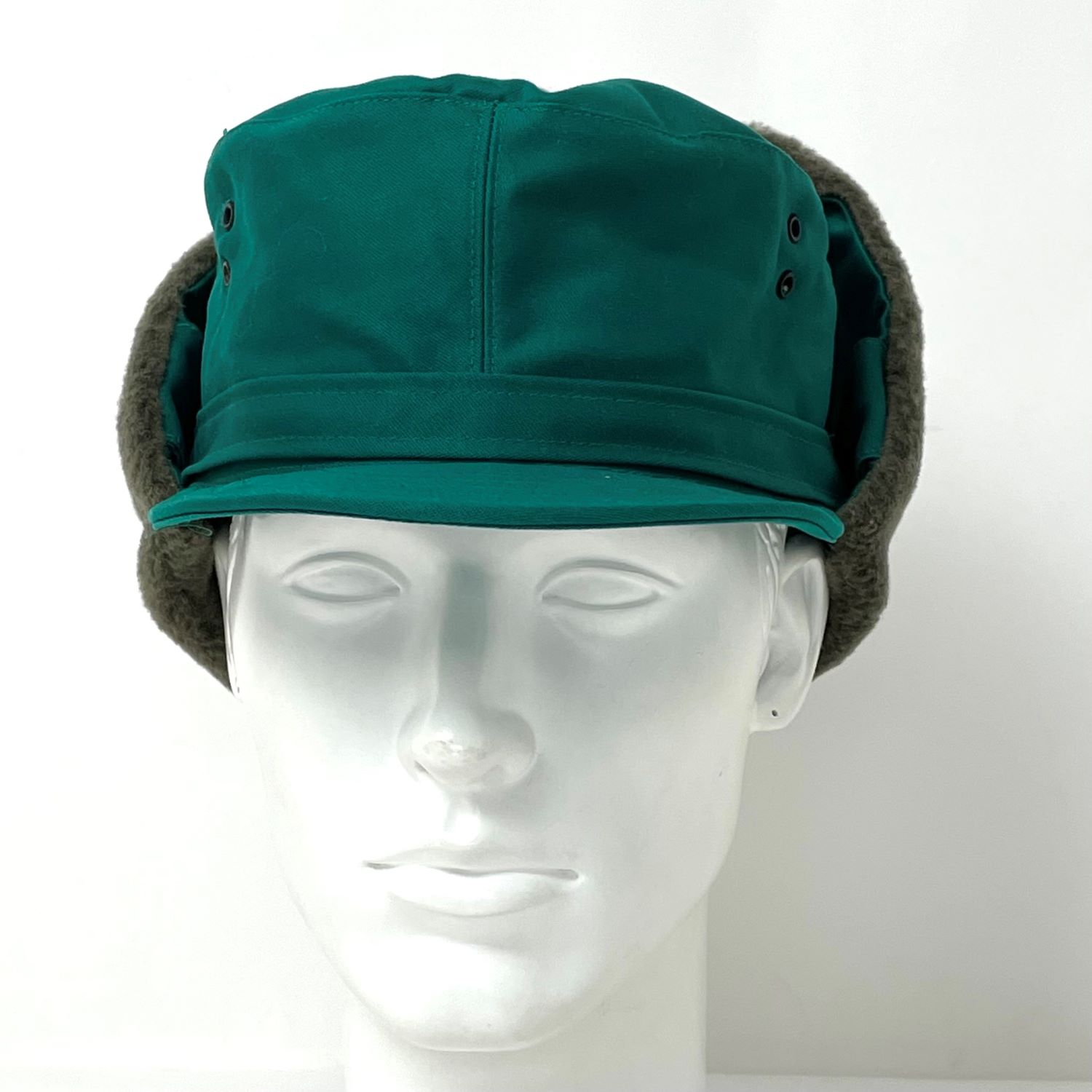 オーストリア軍 グリーン ウィンターキャップ（新品） f/jab オーストリア軍本物ウインターキャップ 色はカモフラージュ イアカバーが付いて寒い時使用出来ます 新品デッドストック 冬には重宝します1個のみメール便250円OK