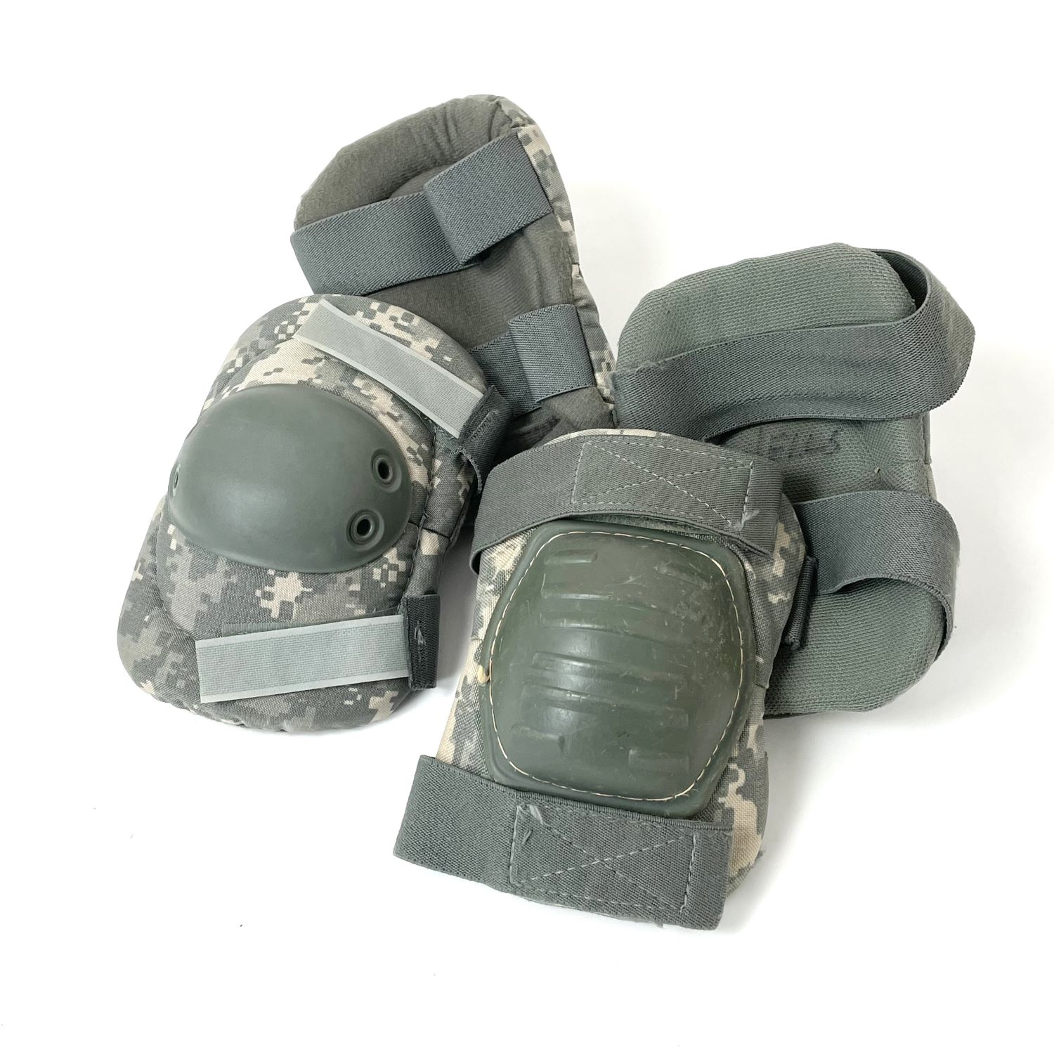 US．ニーパッド（USED）1ペア /mab アメリカ軍本物膝パッド 膝に当てて　簡単に通して装着出来ます 強化プラスチックが使われていますので しっかりガードしてくれると思います 周りの部分はクッション性に富んでいますので ソフトな付け心...