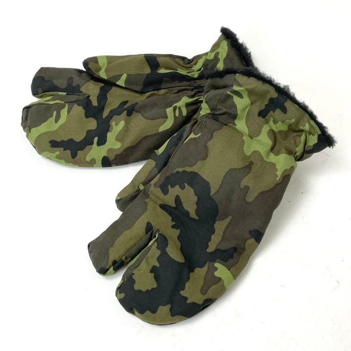 チェコ軍 カモフラージュ M-95 3フィンガー ウィンターグラブ 新品 d/nb チェコ軍放出品の実物ミリタリー手袋 2000年代のデッドストック 表はコットンポリ素材 裏起毛の素材が付いて暖かい 3フィンガーグラブ 外側から測ったサイズ...