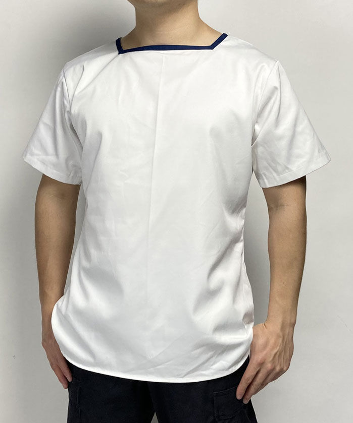イギリス、ホワイト、半袖シャツ（USED）s/ob イギリス軍本物ホワイト半袖シャツ 襟のカットが特徴的 白地に紺のコントラストが良い 縁取りは紺でパイピングされていますので お洒落です 素材は　ポリ／レーヨン ポケットはありません ---...