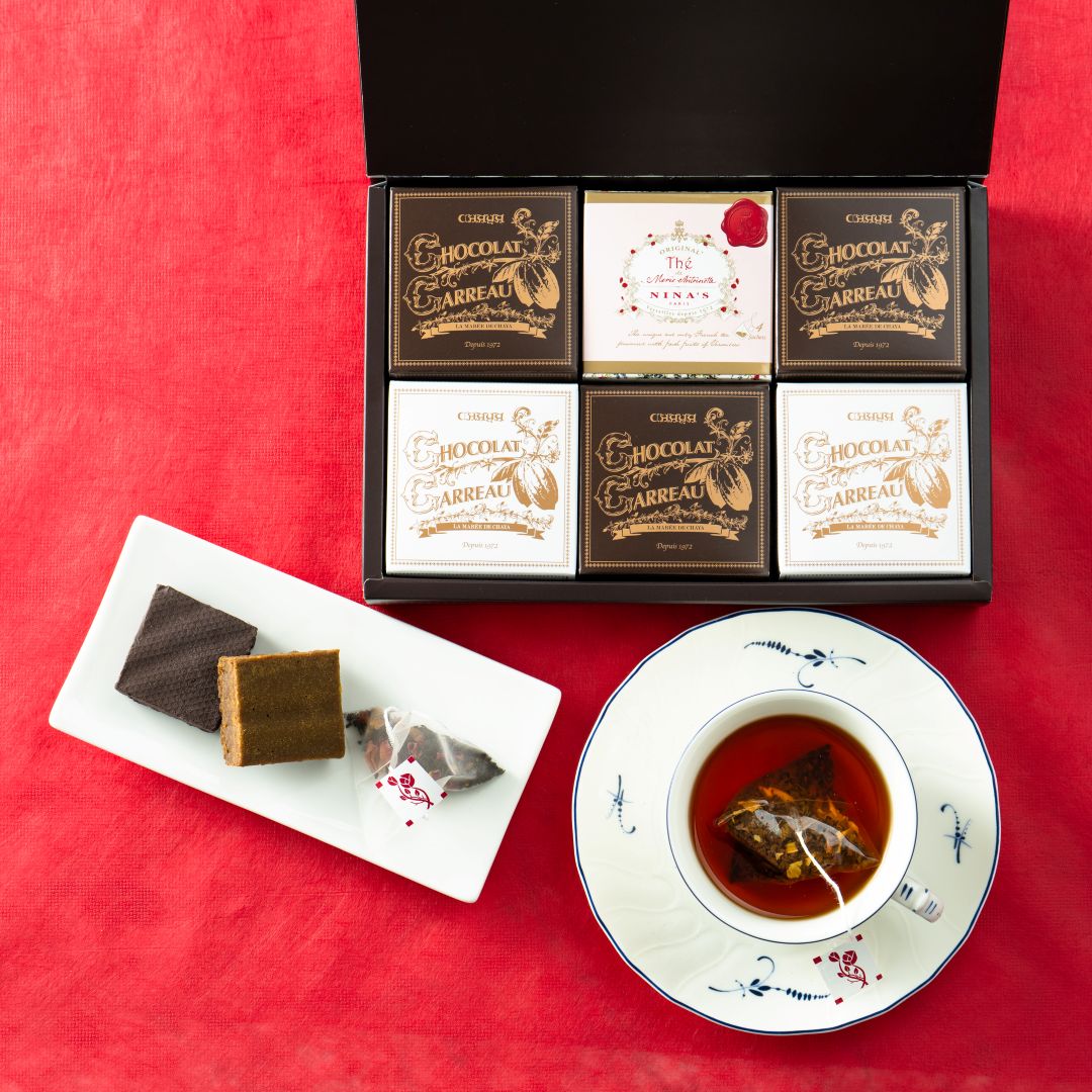 商品情報名称チョコレート菓子、紅茶原材料名【葉山のショコラ・カロ】液全卵（国内製造）、チョコレート、マーガリン、砂糖、カカオマス、ココアパウダー、粉糖、オレンジ果皮砂糖漬、洋酒、乳等を主要原料とする食品、小麦粉、オレンジペースト、食用精製加...