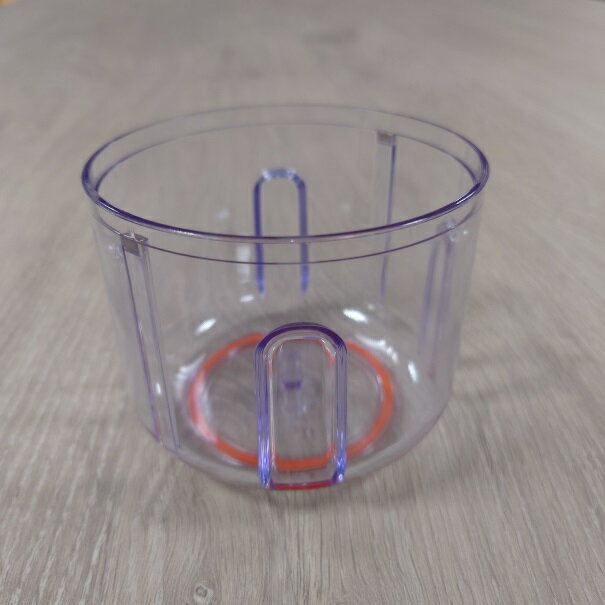 プリマ・ポポ 充電式ミニチョッパー（PP-117）専用のカップです。お使いいただいている製品の部品交換をお求めの方に！ ≪対応品番≫ ・PP-117 【商品仕様】 ○セット内容／カッター(回転刃) サイズ／約径88×高さ75mm 重　量／約...