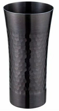 槌目模様とスリムなボディが美しく、落ち着いた色合いが存在感を醸し出す上品なタンブラーです。 「ステンレス黒酸化発色」という特殊技術を用いて、塗料や染料とは違う独特の色彩を実現しました。 耐久性・耐食性にも優れ、加工面が剥がれて混入する恐れも...