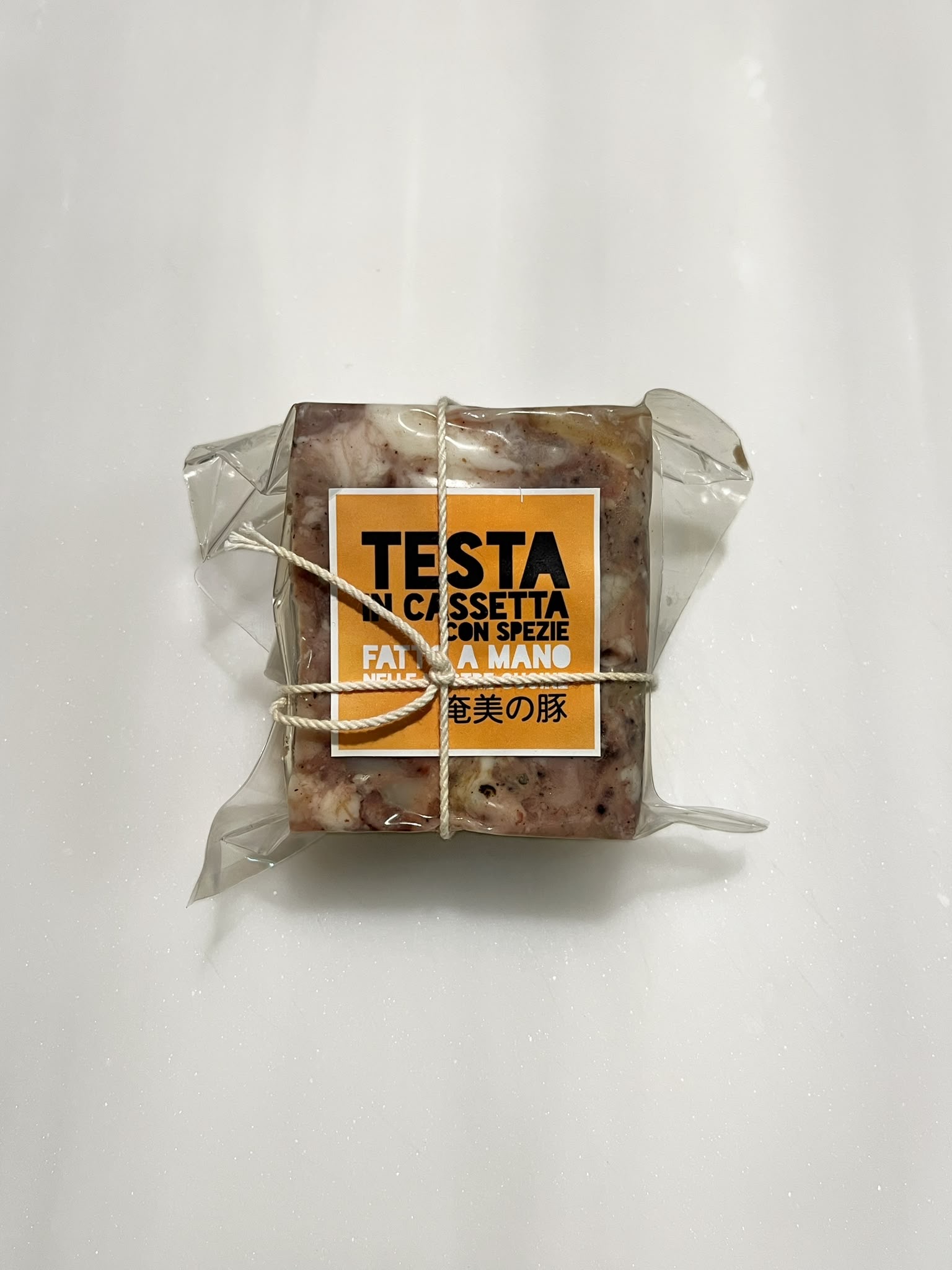 【商品詳細】 ・名称　食肉製品 ・内容量　200g ・原材料　豚肉（奄美産）　塩　胡椒　にんにく　香草 ・保存方法 要冷蔵（10℃以下） ・賞味期限　ラベルに記載 （約1ヶ月） ・販売者　　株式会社アコーダイニング　〒141-0021　品川...